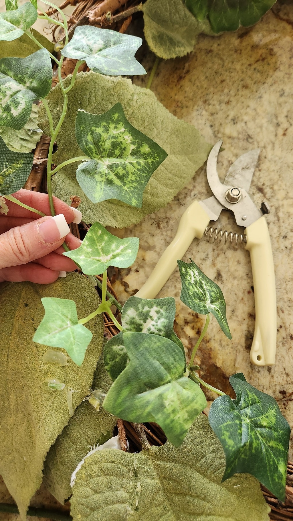 How to Make a Plate Wreath for Your Front Door!