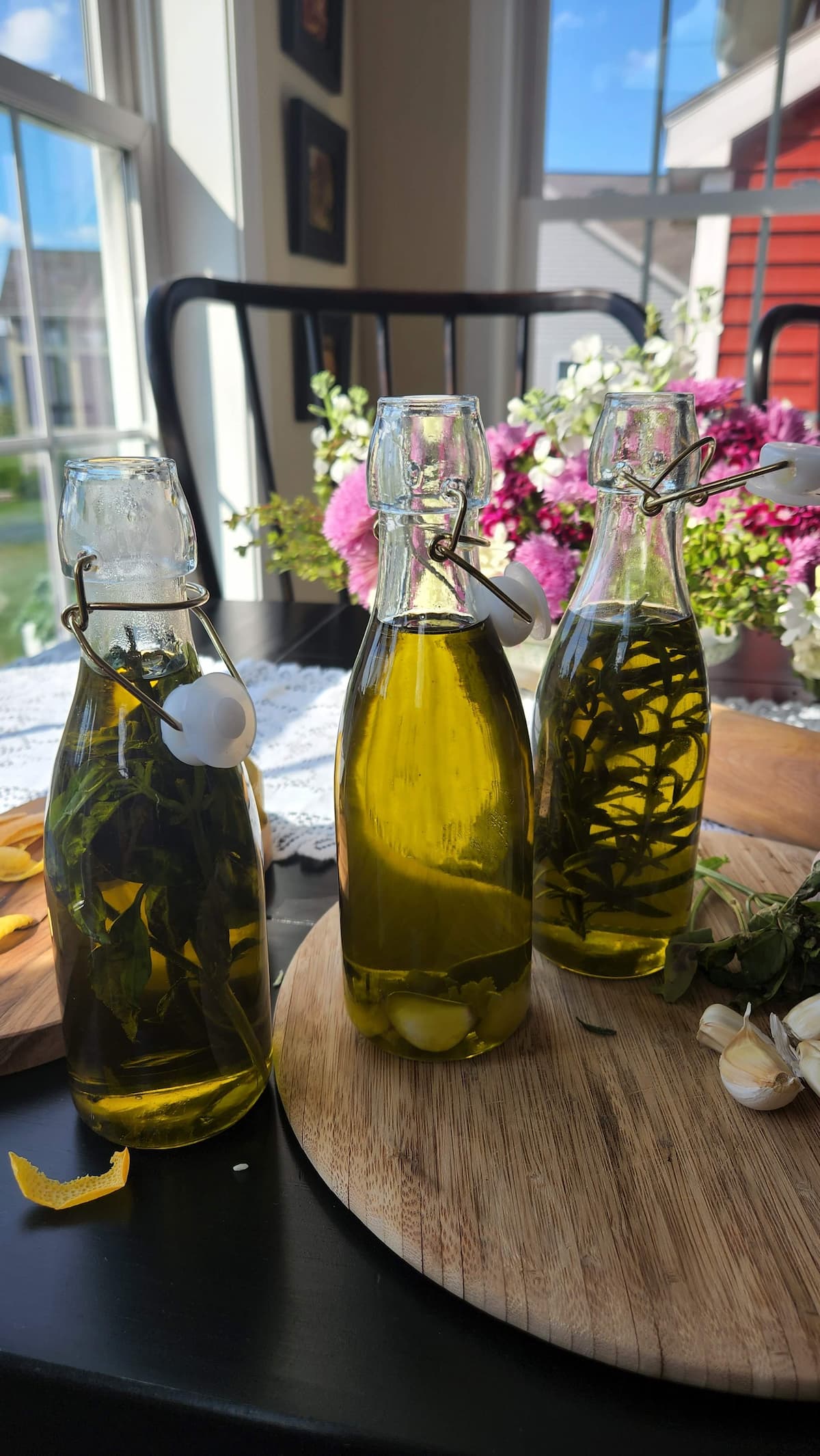 How to Make Homemade Garlic Infused Olive Oil - Hen and Horse Design
