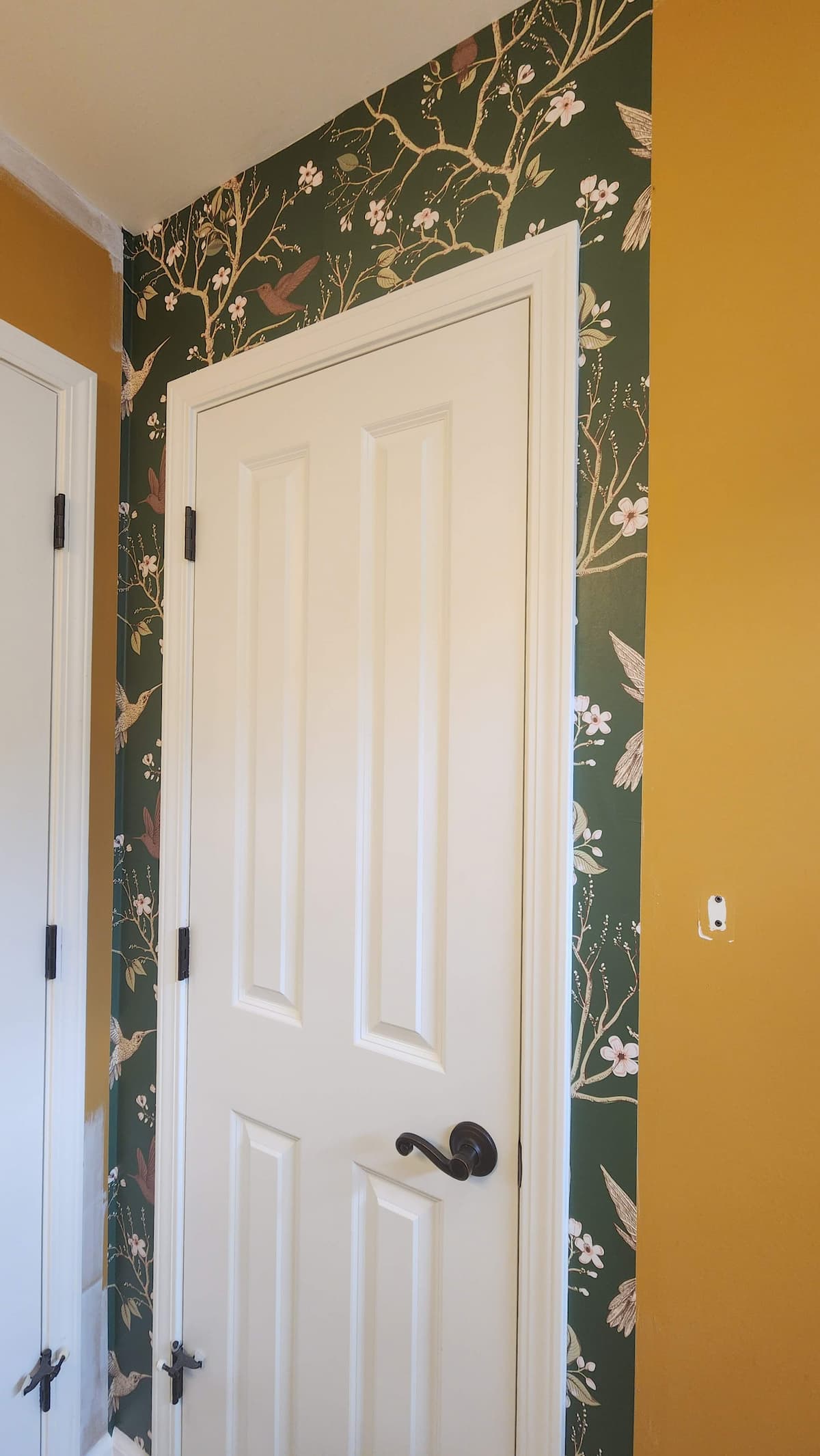 How to Hang Paste the Wall Wallpaper: Best Tips - Hen and Horse Design