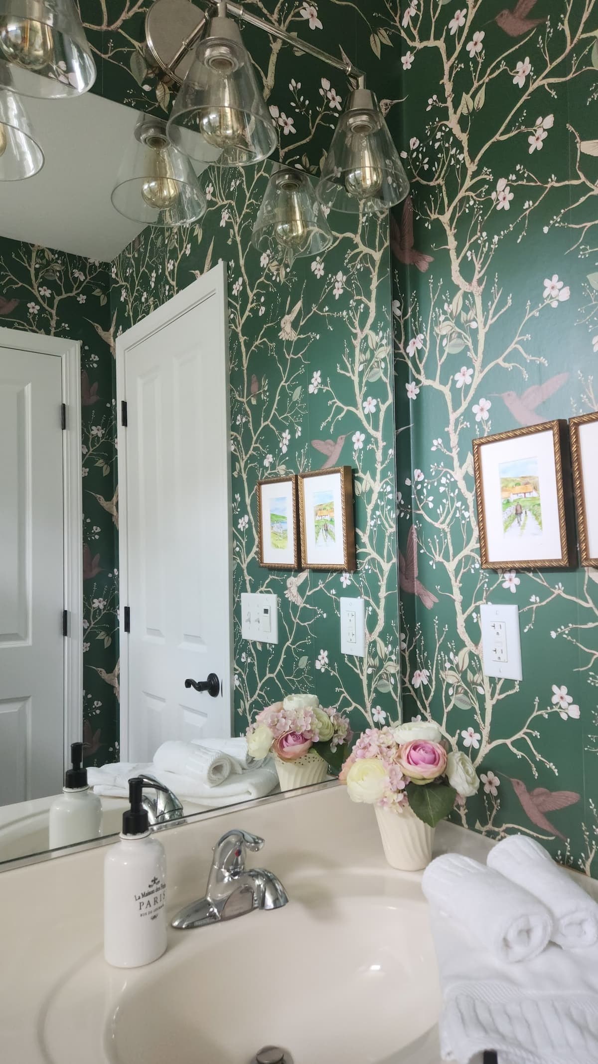 How to Hang Paste the Wall Wallpaper: Best Tips - Hen and Horse Design
