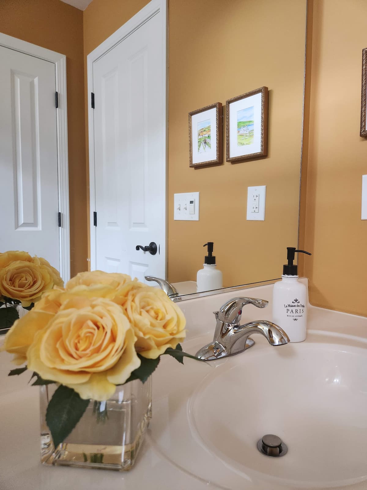 How to Hang Paste the Wall Wallpaper: Best Tips - Hen and Horse Design